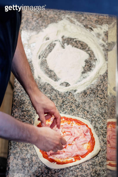 Hands putting ham on pizza with tomato sauce base 이미지 (1287551810) - 게티 ...