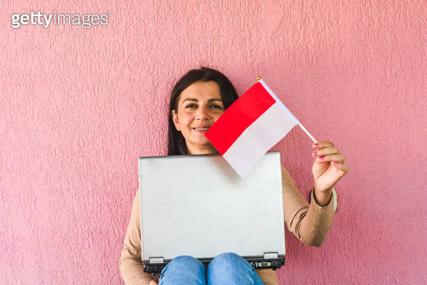 woman with laptop computer and flag of Indonesia 이미지 (1226232974) - 게티이미지뱅크