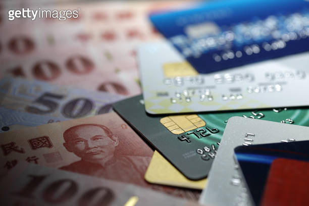 credit cards on New Taiwan Dollars 이미지 (1203764182) - 게티이미지뱅크