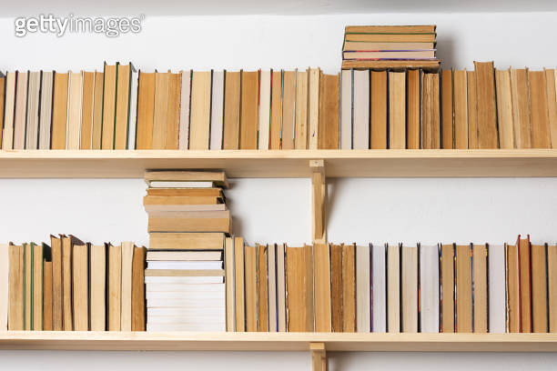 Bookshelves with hardback overturned books 이미지 (1281695993) - 게티이미지뱅크