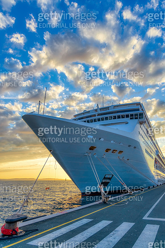 big ship in a Split harbour (HDRi) 이미지 (1195959476) - 게티이미지뱅크