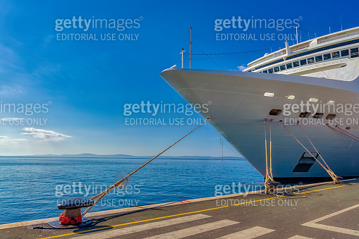 big ship in a Split harbour (HDRi) 이미지 (1195959470) - 게티이미지뱅크