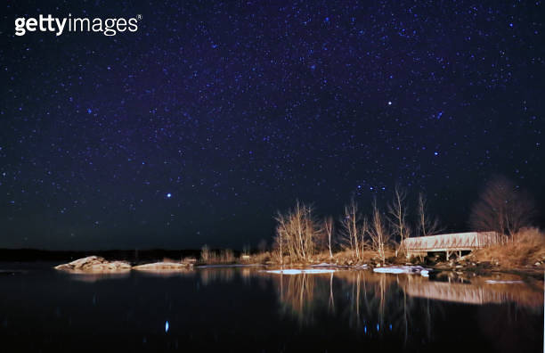 Starry Night with Setting Venus Pleiades and Orion (1221299317) - 게티이미지뱅크