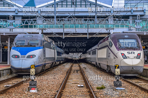 Korea KTX Trains in Busan 이미지 (1218689794) - 게티이미지뱅크