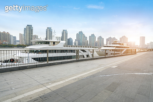 Modern urban architecture and marina on yachts in Shanghai, China 이미지 ...