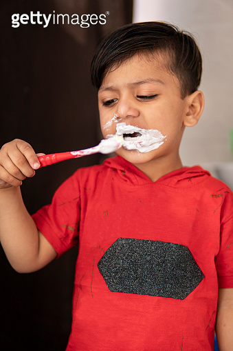 Cute little boy brushing teeth with red toothbrush. 이미지 (1249146179 ...