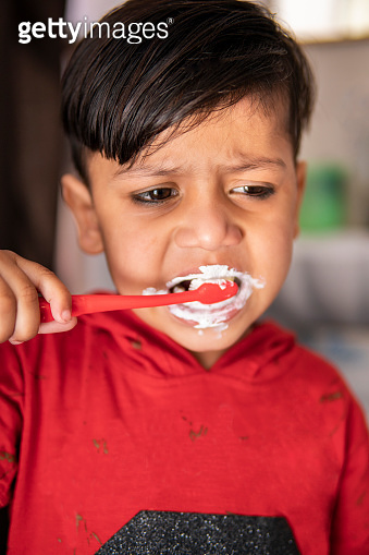 Cute little boy brushing teeth with red toothbrush. 이미지 (1249146120 ...
