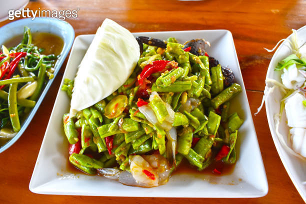 Long green bean papaya Salad with Fresh Shrimp (Som tam tua). Spicy ...