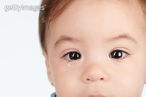 Close up of kid eye with tear 이미지 (1214159825) - 게티이미지뱅크