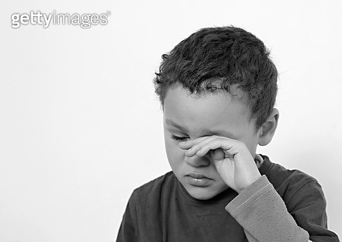 poor boy crying in poverty stock photo 이미지 (1255171850) - 게티이미지뱅크