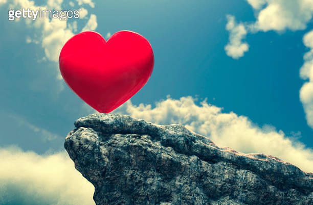 Big red heart on the cliff,3d rendering 이미지 (1201181360) - 게티이미지뱅크