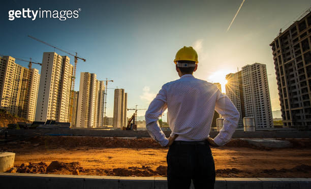 Engineer looking construction site development 이미지 (1247678423) - 게티이미지뱅크