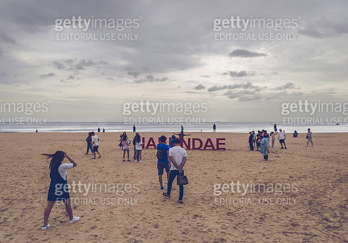 people taking pictures with Haeundae sign at the Beach (1217384679 ...
