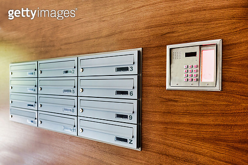 Internal Letter post boxes in apartment building (1223587505) - 게티이미지뱅크