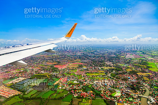Cebu Pacific airplane above Manila, Philippines 이미지 (1266626998) - 게티이미지뱅크
