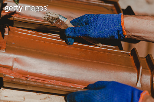 Inspection of tiles before installation 이미지 (1199202701) - 게티이미지뱅크