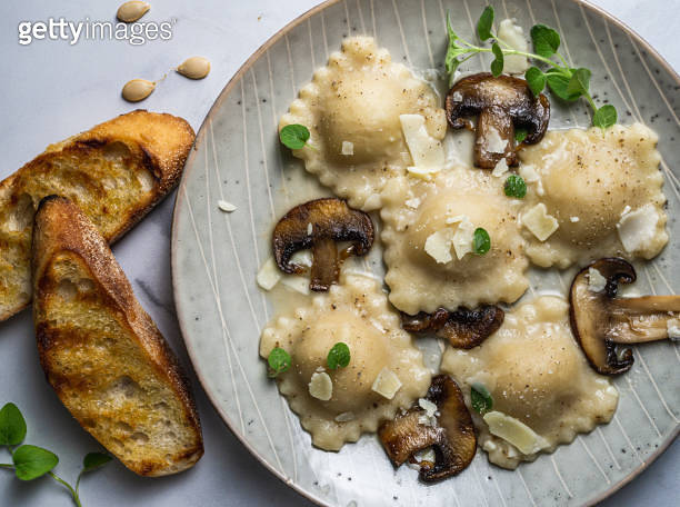 Ravioli stuffed with Acorn squash and mushrooms. (1202116517) - 게티이미지뱅크