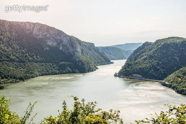 Danube river through the Djerdap gorge. Mraconia Monastery 이미지 ...