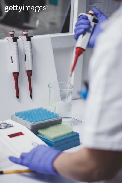 Modern pipettes used in biochemical laboratory 이미지 (1283682469) - 게티이미지뱅크