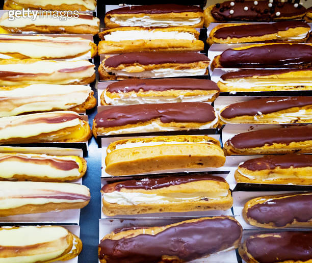 Large group of varied eclairs in bakery look tempting (1202918963) - 게티 ...
