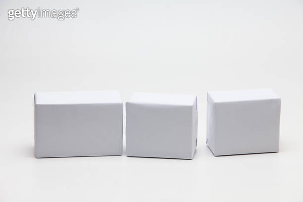 Gift white box stand on white 이미지 (1285476422) - 게티이미지뱅크