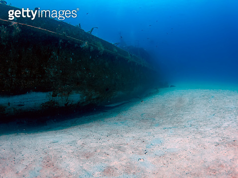 The wreck of the P31 Patrol Boat in Gozo, Malta (1273504961) - 게티이미지뱅크