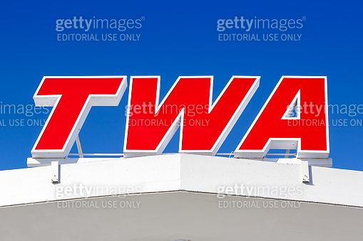 TWA Logo Hotel Terminal New York JFK Airport (1256135885) - 게티이미지뱅크