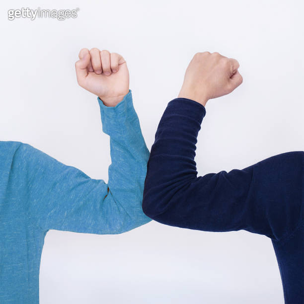 Elbow bump - a new and safe way of greeting 이미지 (1216984910) - 게티이미지뱅크
