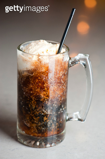 Root beer float. Alcoholic Drinks made with gin, vodka, rum or whiskey ...
