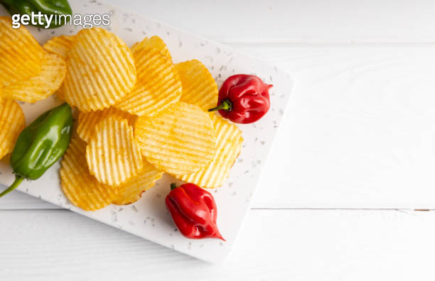 Homemade chips with hot peppers . Top view. 이미지 (1278590838) - 게티이미지뱅크