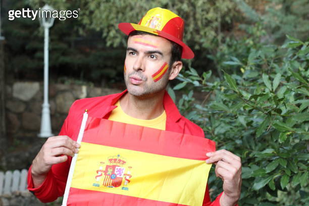 Enthusiastic Spanish man waving the national flag 이미지 (1283923267) - 게티 ...