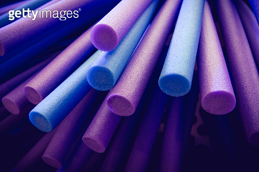 Purple and blue foam sticks background Art and abstract concept. 이미지 ...