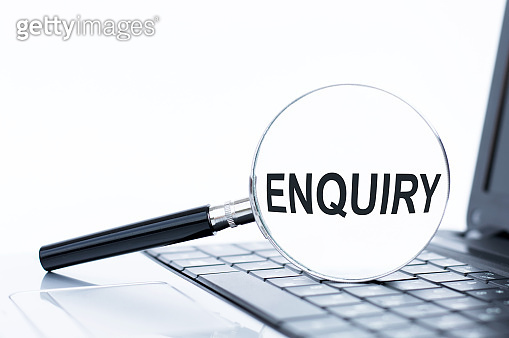 magnifier with the inscription Enquiry lies on the laptop keyboard. 이미지 ...