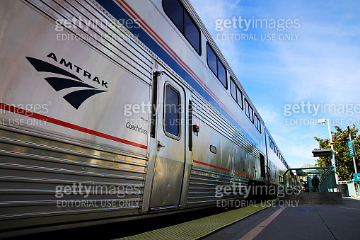 Amtrak Coast Starlight train (Los Angeles - Seattle) stopping at Simi ...