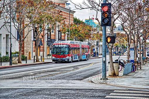 Los Angeles Metro Rapid Bus Route 720 running at Santa Monica Downtown ...