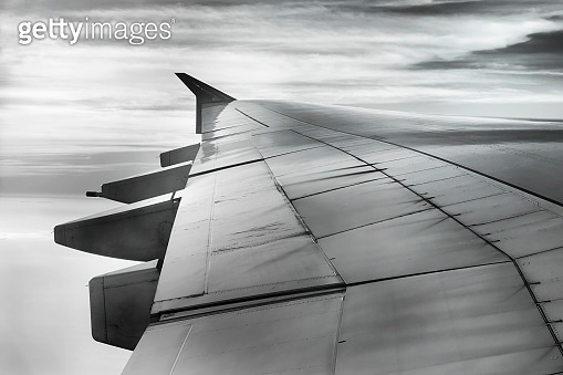 Airplane wing fat clouds BW 이미지 (1225288177) - 게티이미지뱅크