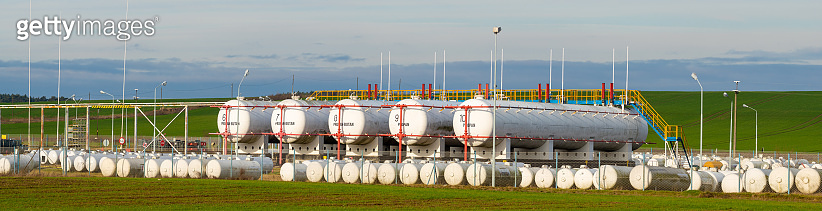 propane-butane liquid gas tanks 이미지 (1205904851) - 게티이미지뱅크