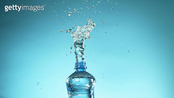 Exploding fresh water from plastic bottle 이미지 (1214995792) - 게티이미지뱅크