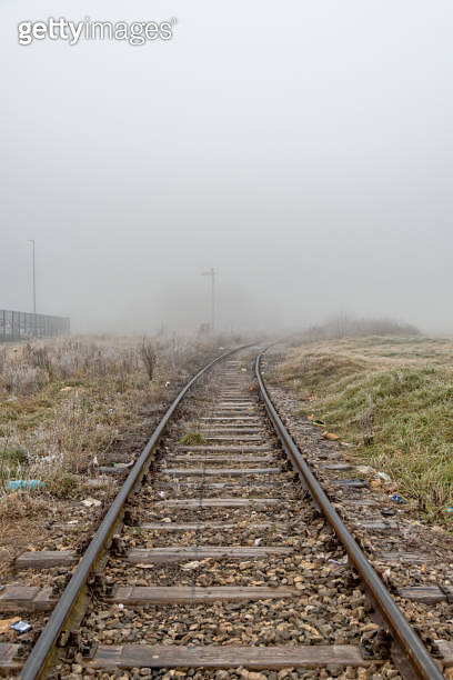 Railway in the fog. Train tracks disappear into strange glowing fog 이미지 (1201594879) - 게티이미지뱅크