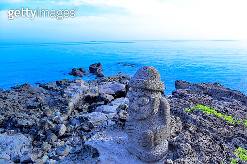 Stone statue as a symbol of the island of Jeju 이미지 (1245075006) - 게티이미지뱅크