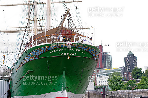 Hamburg Port and landing bridges with sailing ship Rickmers Rickmer in ...