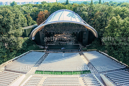 Empty seats of a summer open concert hall (1205341980) - 게티이미지뱅크