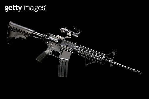 M4 assault rifle with optic sight (1212358103) - 게티이미지뱅크