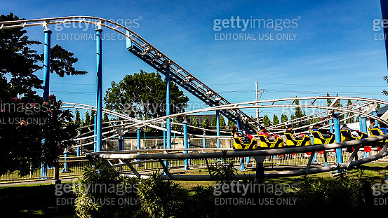 Small roller coaster ride with people 이미지 (1266760495) - 게티이미지뱅크