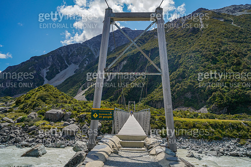 Hooker Valley track swing bridge in Mount cook national park, South ...