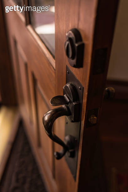 Wooden Front Door Left Open 이미지 (1282009679) - 게티이미지뱅크