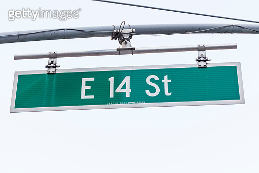 East 14th Street Sign New York City 이미지 (1224272296) - 게티이미지뱅크