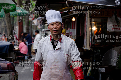 Chinese cook walking on Food street in Shanghai, China 이미지 (1263709217 ...