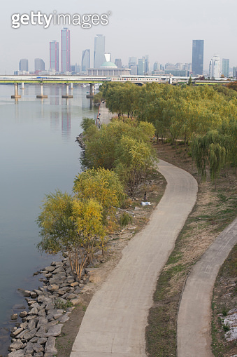 Landscape of Han river, Seoul in autumn. (1288255506) - 게티이미지뱅크