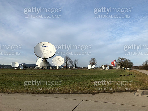 Large Satellite Radio Telescope Dish Array 이미지 (1290904470) - 게티이미지뱅크